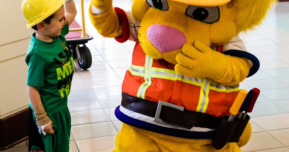 Children’s Hospital mascot celebrates birthday in construction style | News